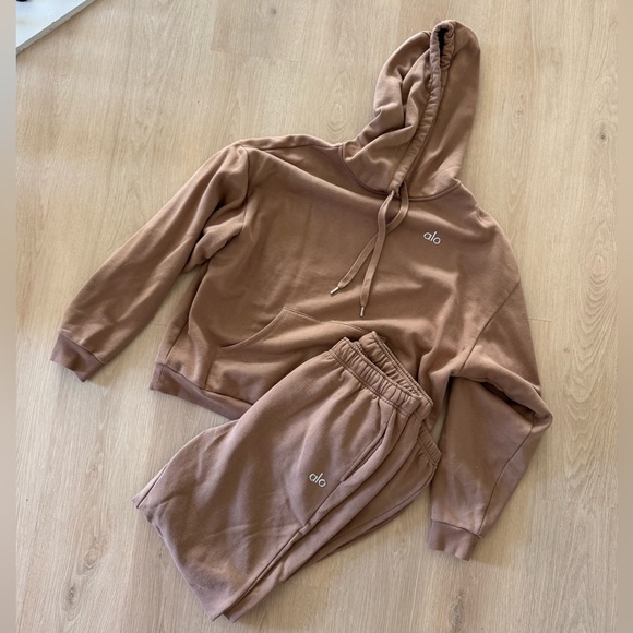 ALO Yoga | Tops | Alo Yoga Accolade Hoodie Sweat Set In Toasted Almond ...